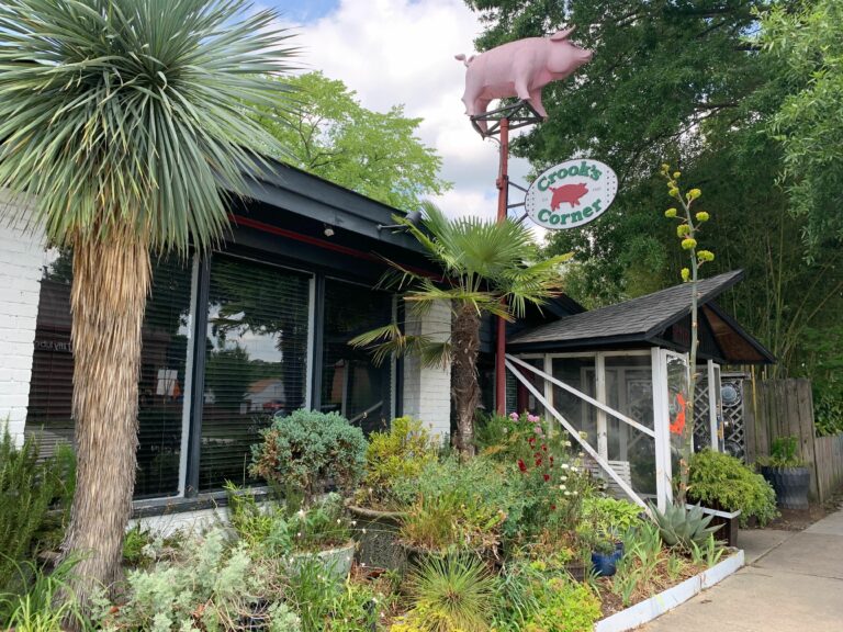 Crook's Corner Restaurant to Close After Decades in Chapel Hill ...