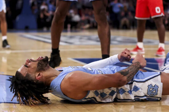 RJ davis unc men's basketball floor screaming ohio state 2022 AP ...