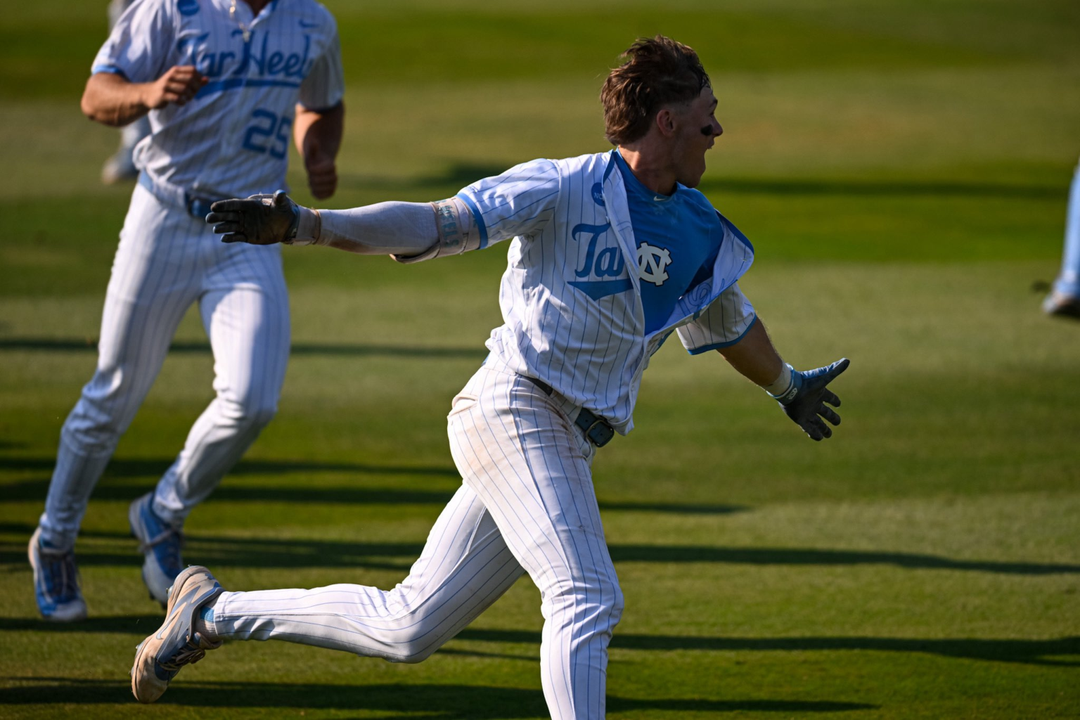 Owen Hull's Walk-Off Delivers UNC Baseball to College World Series ...